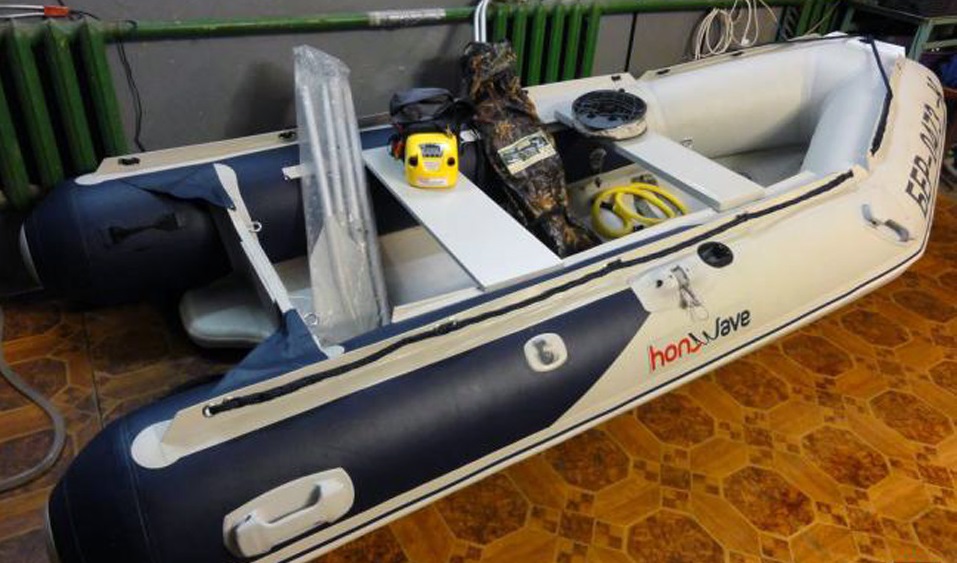 Надувная лодка Honwave T32 IE2
